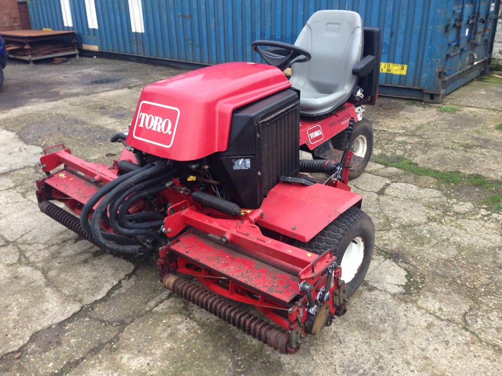 TORO REELMASTER 2000D TRIPLE DIESEL RIDE ON MOWER - Dobsons Garden Machinery